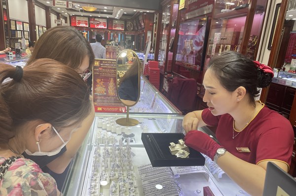 Giá bạc hôm nay: Phú Quý, Ancarat, DOJI đồng loạt giảm