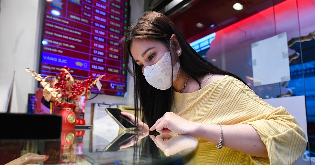 Giá vàng SJC lao dốc, mua 5 lượng lúc đỉnh lỗ 125 triệu
